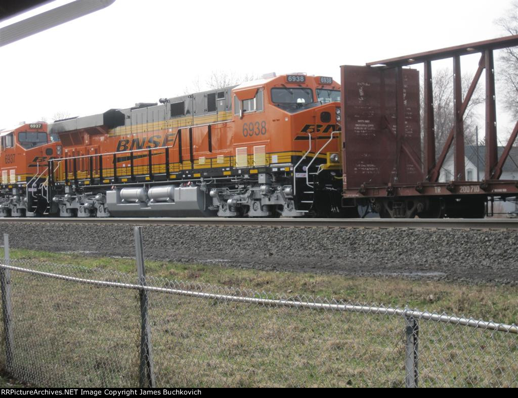 BNSF 6937 and BNSF 6938